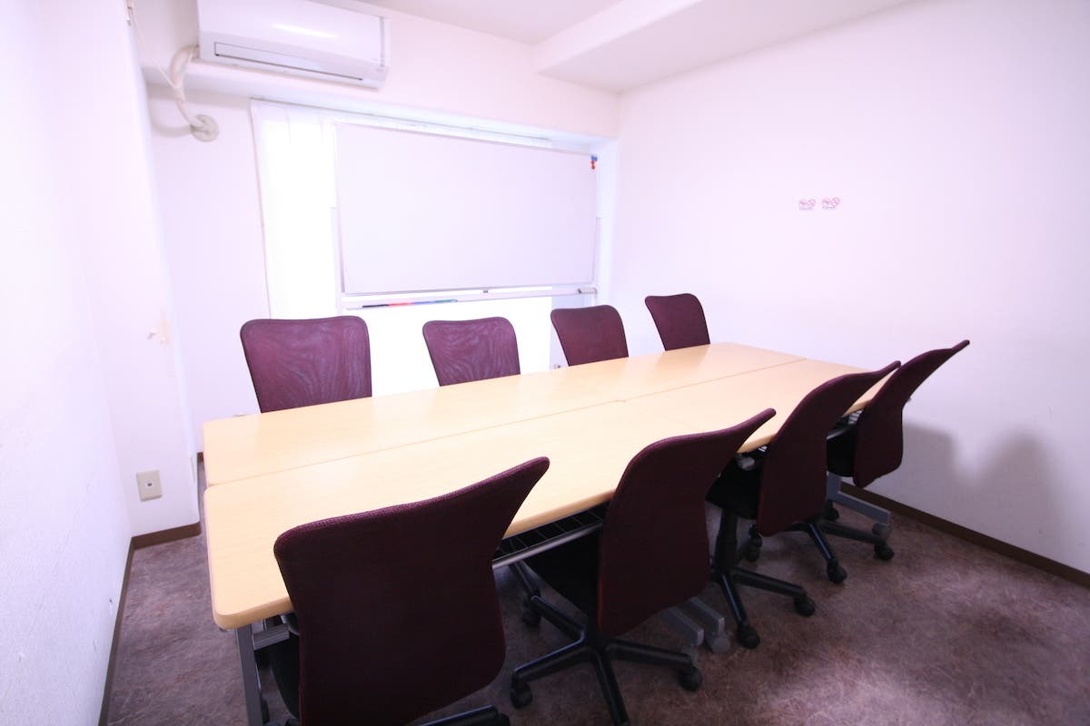 【池袋駅東口3分！9名利用可！】完全個室！綺麗な室内！ホワイトボード完備！コモンズ会議室 池袋東口２の写真4