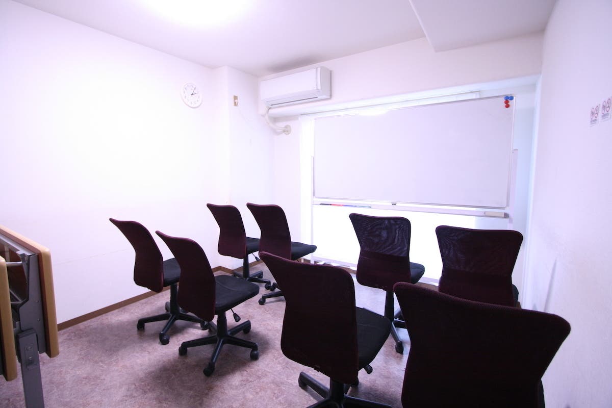 【池袋駅東口3分！9名利用可！】完全個室！綺麗な室内！ホワイトボード完備！コモンズ会議室 池袋東口２の写真13
