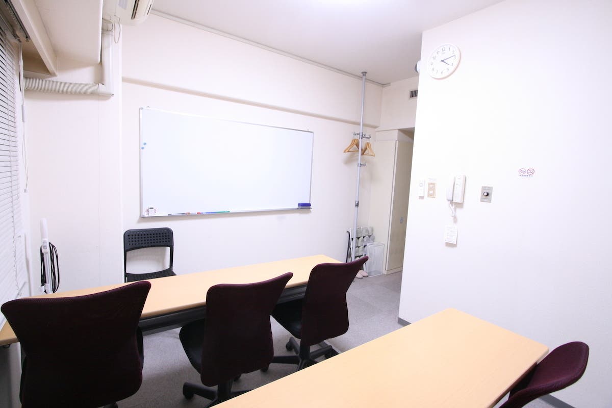 【青山一丁目駅5番出口1分！8名利用可！】完全個室！綺麗な室内！ホワイトボード完備！コモンズ会議室 青山一丁目の写真9