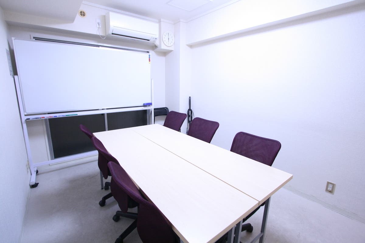 【浜松町駅1分！大門駅A3出口30秒！8名利用可！】完全個室！綺麗な室内！ホワイトボード完備！コモンズ会議室 浜松町大門駅前の写真5