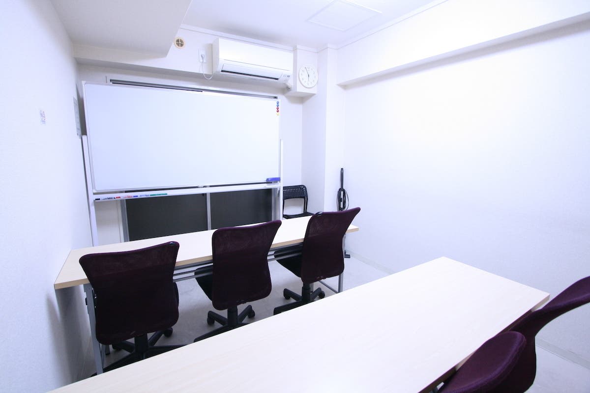 【浜松町駅1分！大門駅A3出口30秒！8名利用可！】完全個室！綺麗な室内！ホワイトボード完備！コモンズ会議室 浜松町大門駅前の写真6