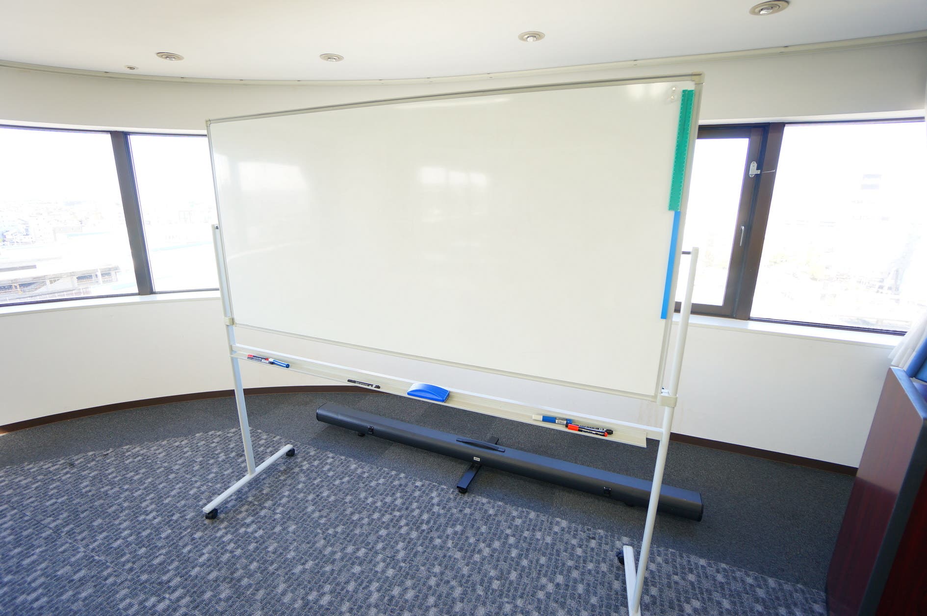 ＜豊橋駅前展望会議室＞豊橋駅から徒歩1分✨35名収容！光Wi-Fi/プロジェクター/マイク無料！セミナー/研修/会議の写真13
