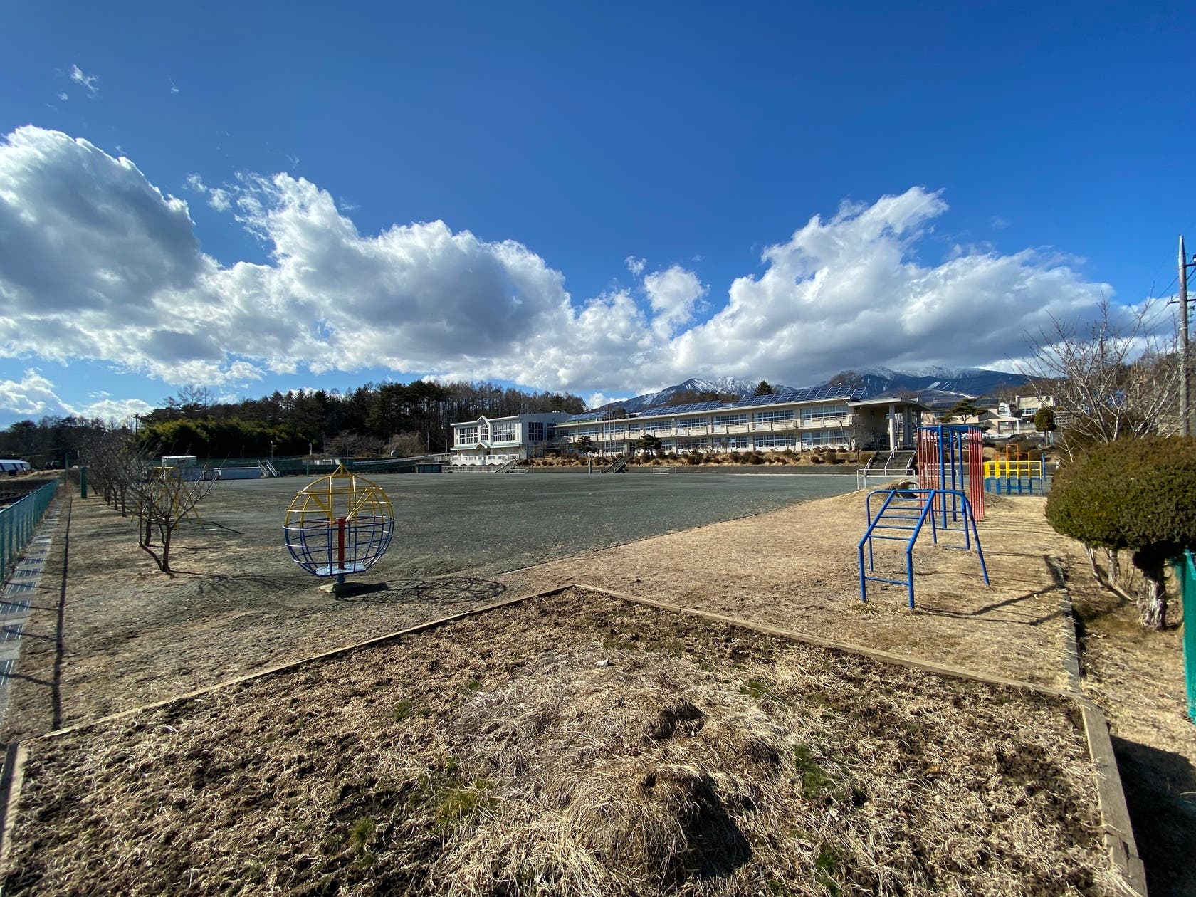 清里高原のグランド：清里高原の元小学校の校庭です - 八ヶ岳と南アルプスと富士山を望む快適なグランドです。の写真4