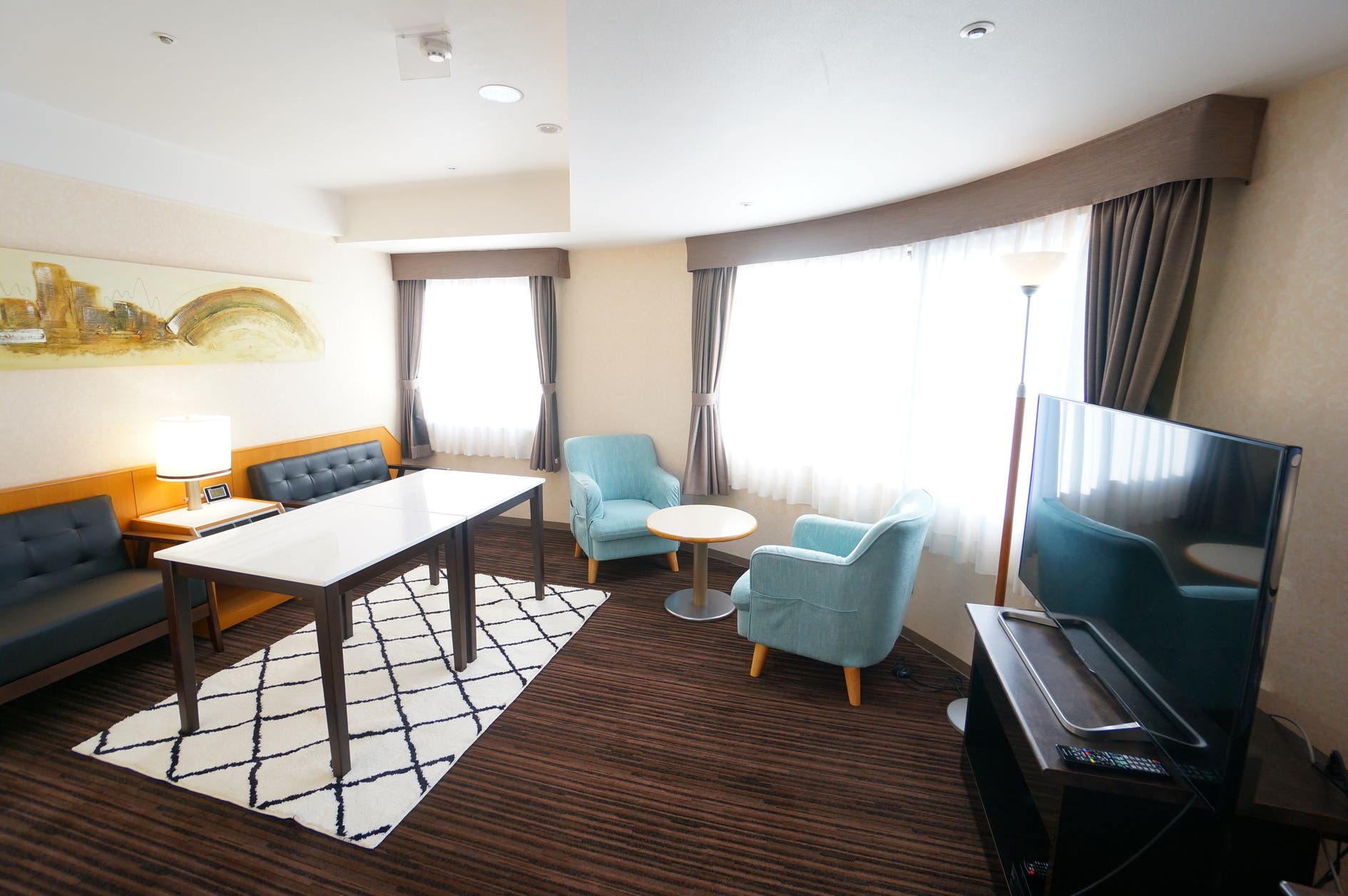 ＜豊橋駅前プライベートスペース828＞豊橋駅から徒歩1分⭐️光回線Wi-Fi/50型テレビあり！パーティー/女子会/ママ会/撮影の写真2