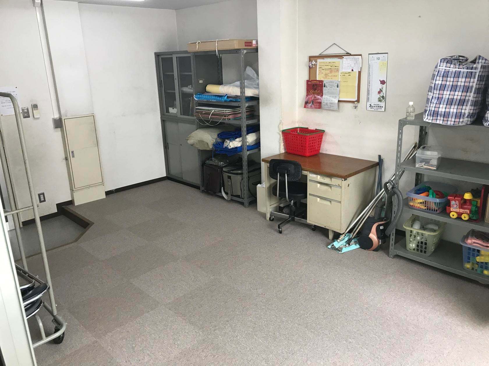 柏市のレンタルダンススタジオ 広々10m×10mで前面ミラー、採光抜群です！の写真3