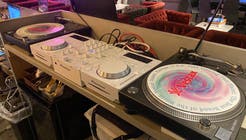 【神保町駅徒歩1分】パーティー・イベントラウンジ貸切♪(カラオケ機、DJブース完備✨)撮影やライブ、DJイベントにも♪の写真3