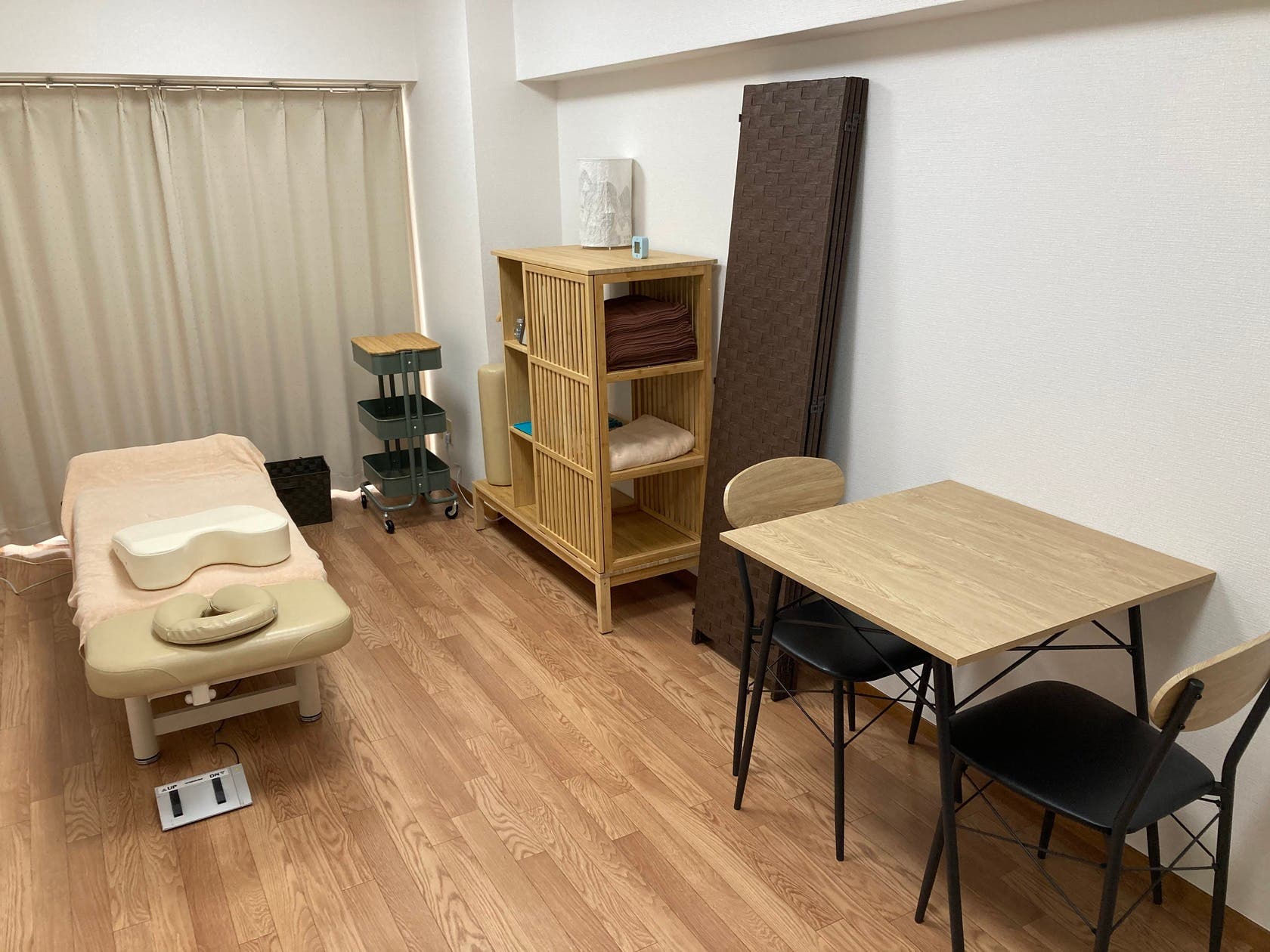 【三鷹徒歩3分】プロ仕様電動昇降ベッド鍼灸・整体・エステ等・初心者も歓迎！の写真5