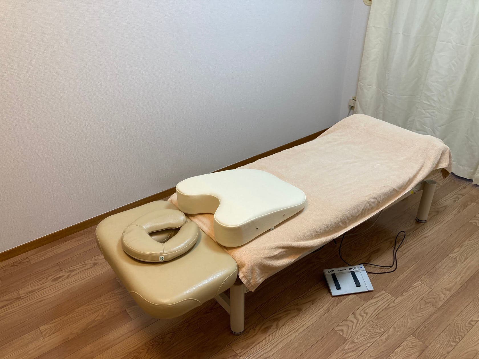 【三鷹徒歩3分】プロ仕様電動昇降ベッド鍼灸・整体・エステ等・初心者も歓迎！の写真6