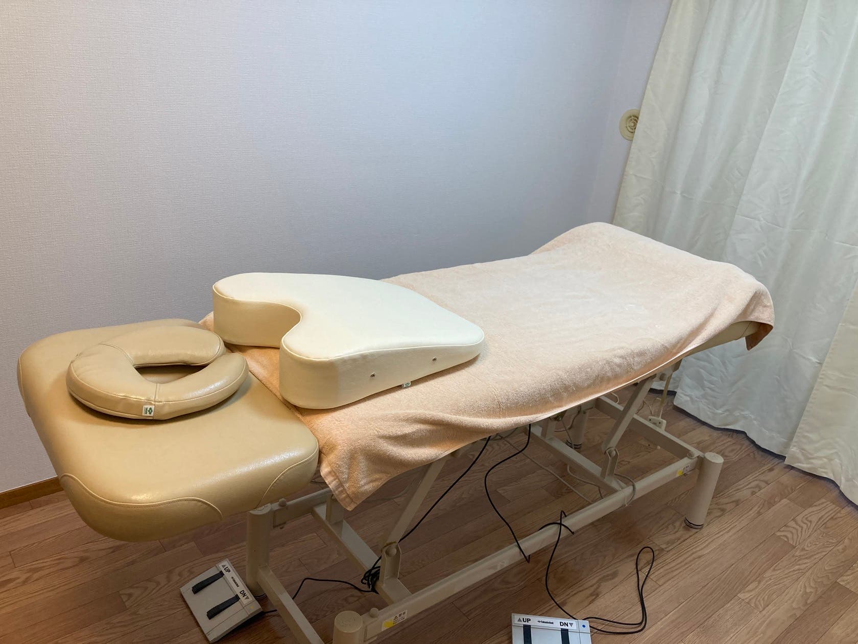 【三鷹徒歩3分】プロ仕様電動昇降ベッド鍼灸・整体・エステ等・初心者も歓迎！の写真7