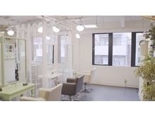 火曜日、第二月～水曜日限定！美容室の設定での撮影に！ドラマ・映画・CM・プロモーションに最適の写真3