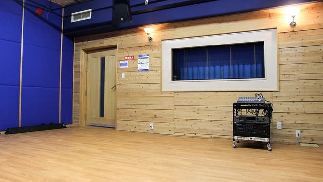 【レンタルスタジオ(約20畳)】吸音性の高いスタジオでリハーサル、さらにレコーディングも可能ですの写真3