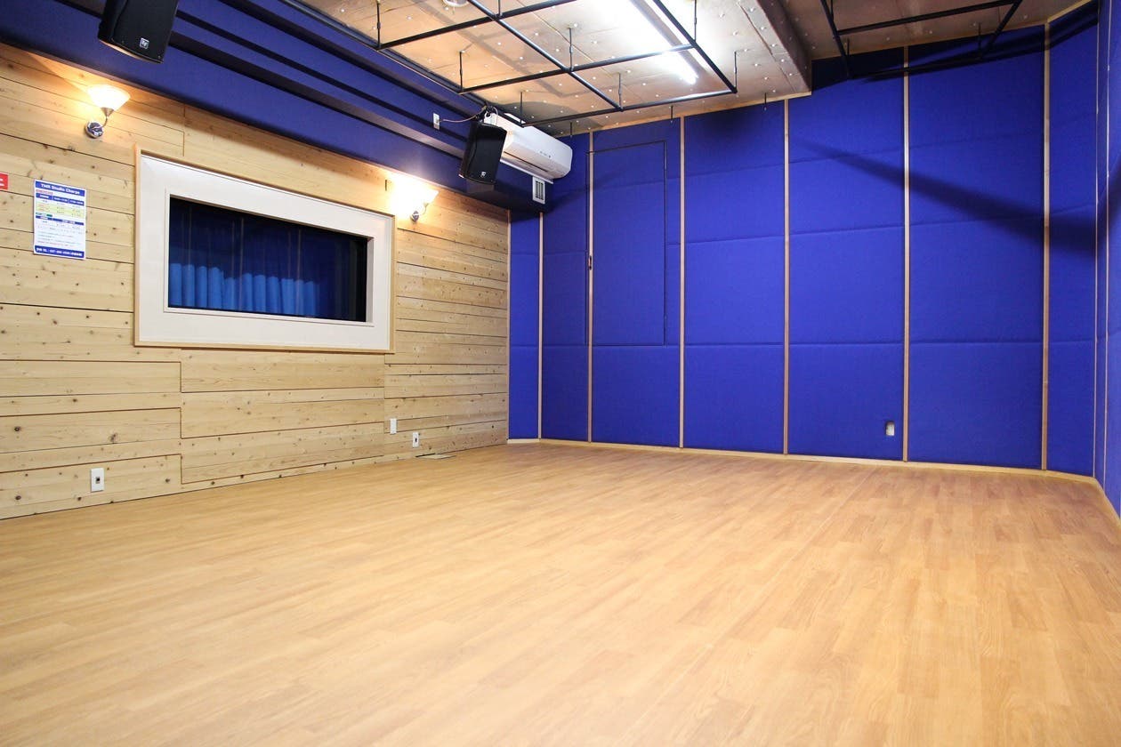 【レンタルスタジオ(約20畳)】吸音性の高いスタジオでリハーサル、さらにレコーディングも可能ですの写真6