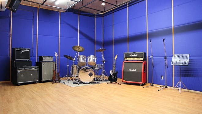 【レンタルスタジオ(約20畳)】吸音性の高いスタジオでリハーサル、さらにレコーディングも可能ですの写真1