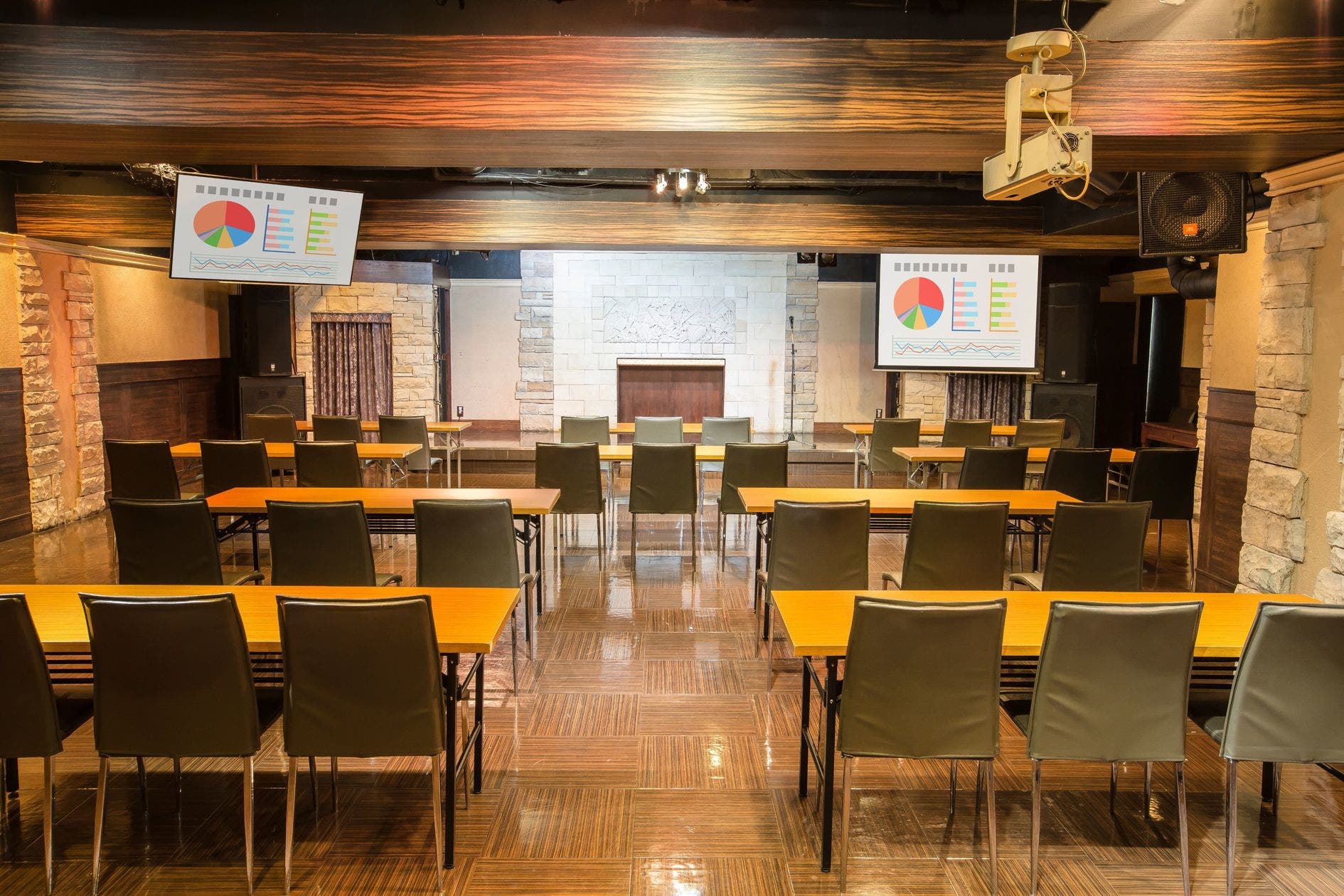 【池袋駅から徒歩2分】無観客ライブ・ライブ配信撮影も可能！ロケ撮影や各種イベント、発表会/表彰式から会議利用までお任せください！の写真6