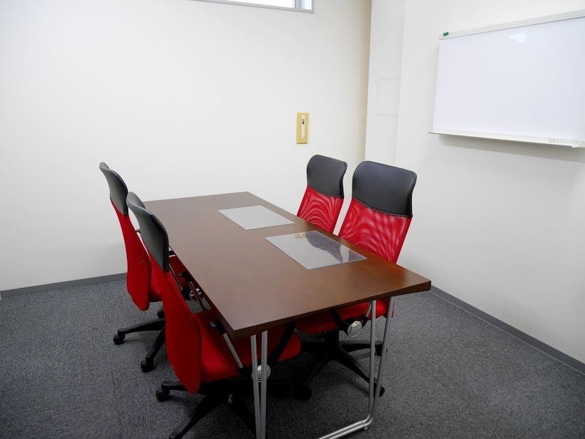 吉祥寺駅から4分！清潔溢れるコンパクト会議室/小会議室Bの写真1
