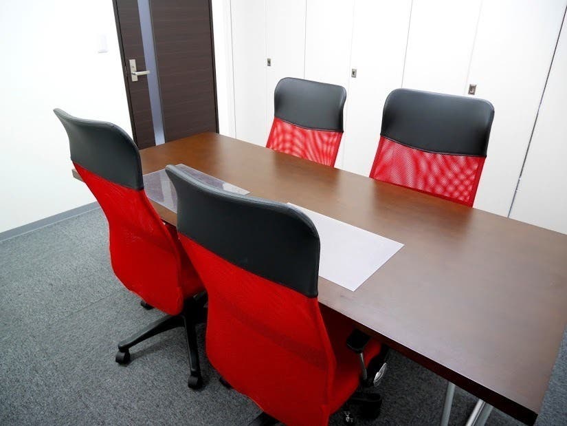 吉祥寺駅から4分！清潔溢れるコンパクト会議室/小会議室Bの写真2