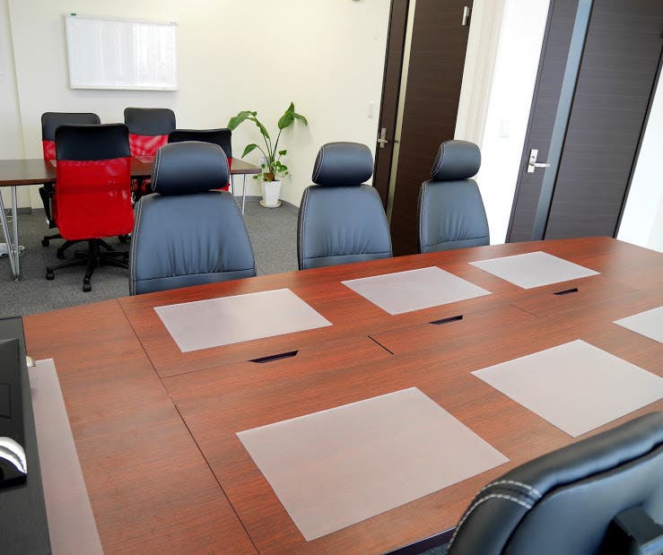 吉祥寺駅から4分！太陽光が降り注ぐ貸し会議室/小会議室A+Bの写真1