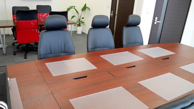 吉祥寺駅から4分!太陽光が降り注ぐ貸し会議室/小会議室A+Bの写真1