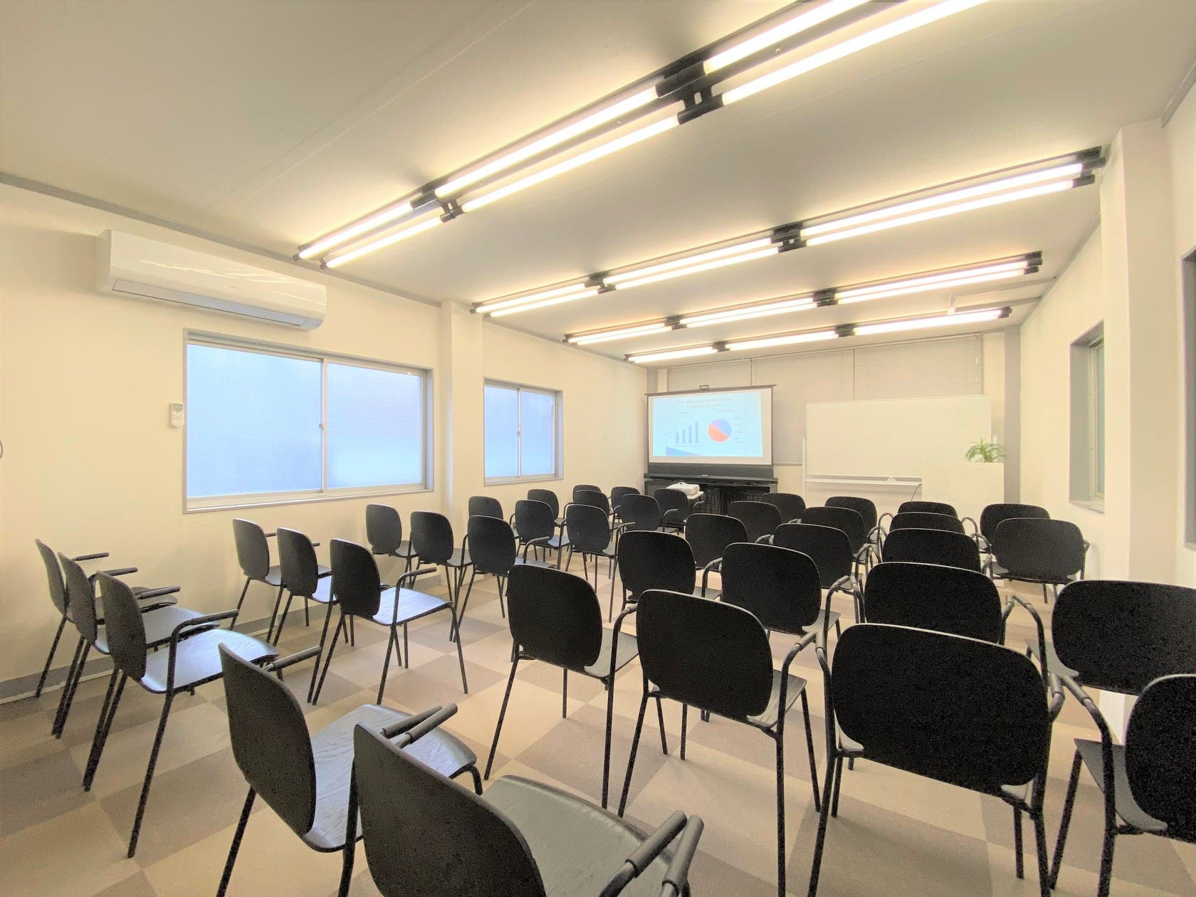 貸し会議室 烏丸御池駅徒歩1分／ Wi-Fi(光回線)  プロジェクター ホワイトボード 40人利用可の写真8