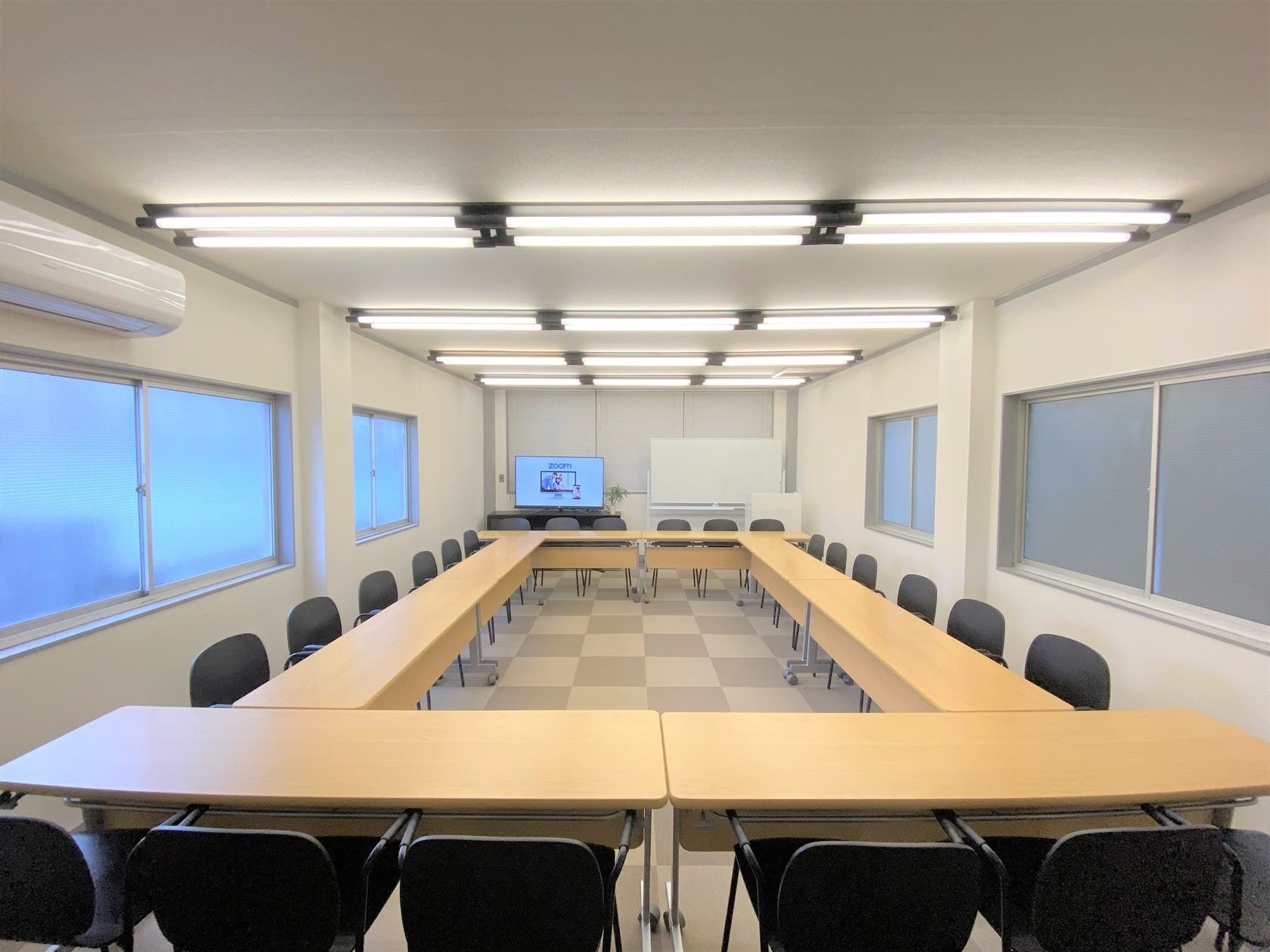貸し会議室 烏丸御池駅徒歩1分／ Wi-Fi(光回線)  プロジェクター ホワイトボード 40人利用可の写真5