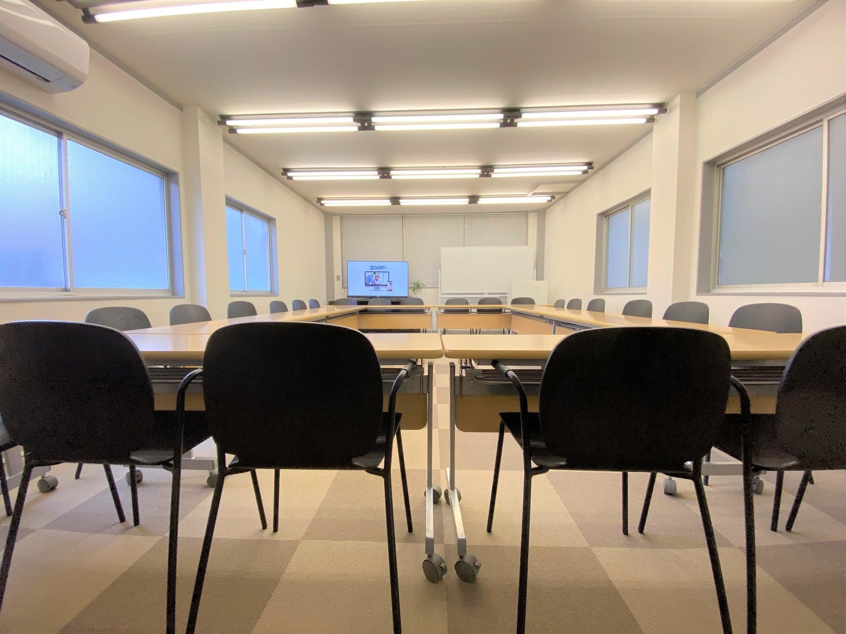 貸し会議室 烏丸御池駅徒歩1分／ Wi-Fi(光回線)  プロジェクター ホワイトボード 40人利用可の写真6