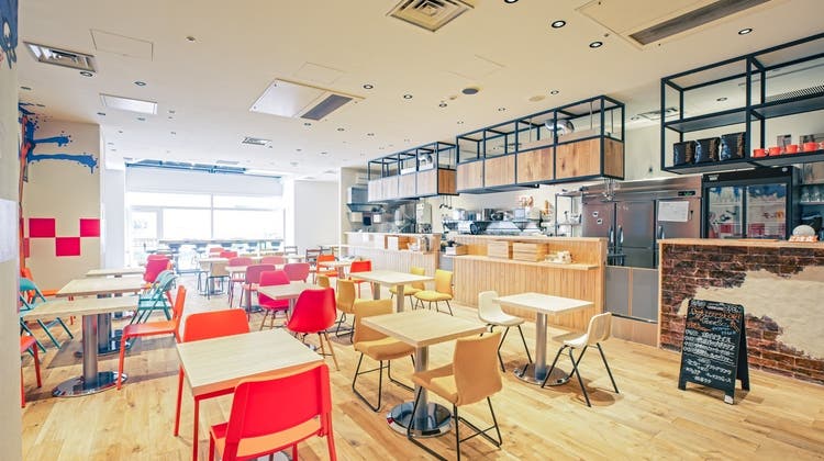 【カフェ貸切!最寄駅徒歩1分!】誕生日会/撮影可/パーティー/ハロウィン/クリスマス/忘年会/送別会/最大100名・着席60名の写真1