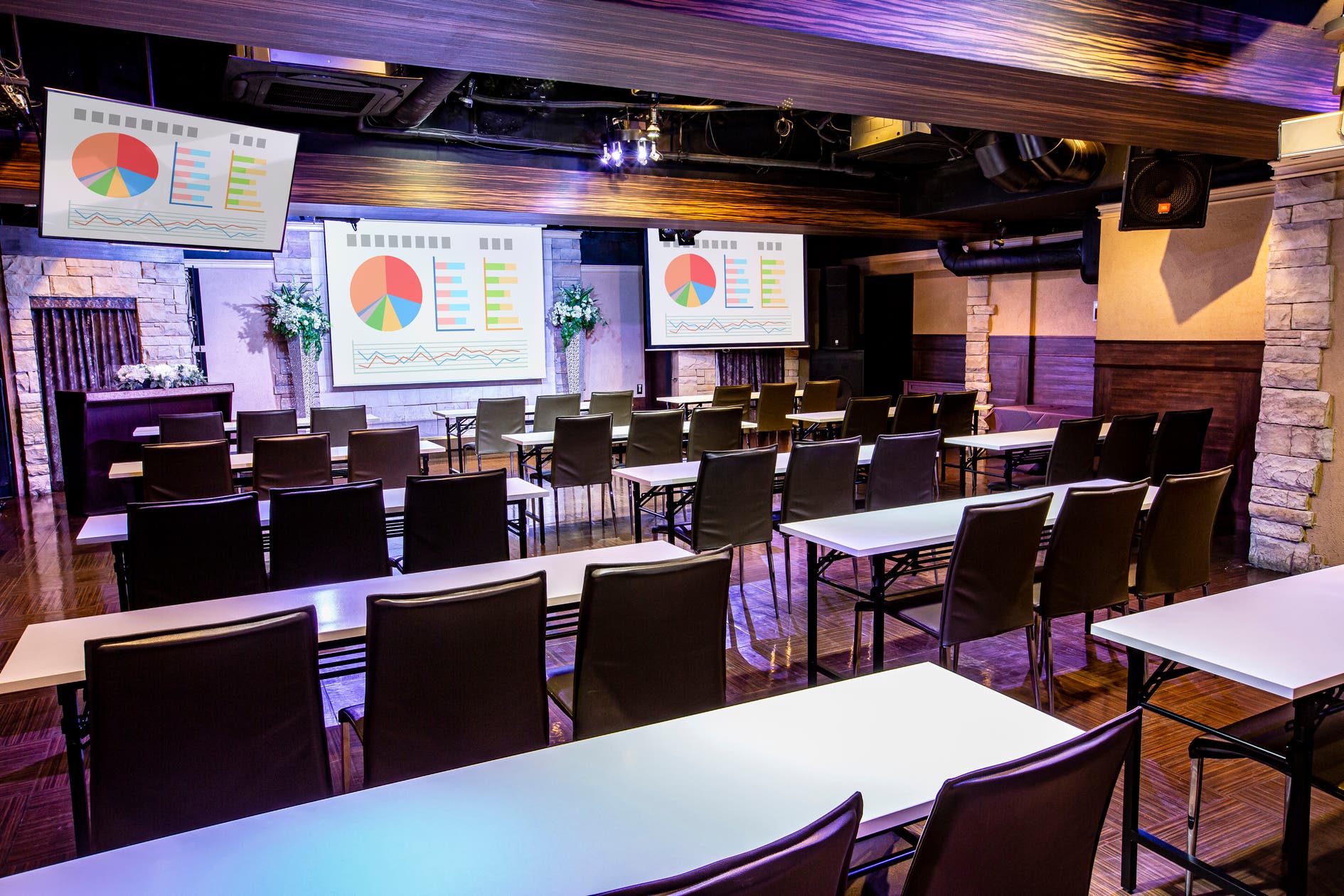 【池袋駅から徒歩2分】無観客ライブ・ライブ配信撮影も可能！ロケ撮影や各種イベント、発表会/表彰式から会議利用までお任せください！の写真5