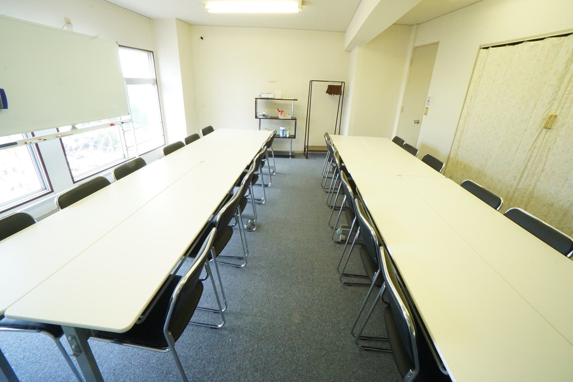 ＜ラテル会議室＞27名収容♪名古屋駅徒歩5分♪wifi/プロジェクタ/スクリーン無料！会議/研修/セミナー/ボードゲームの写真7