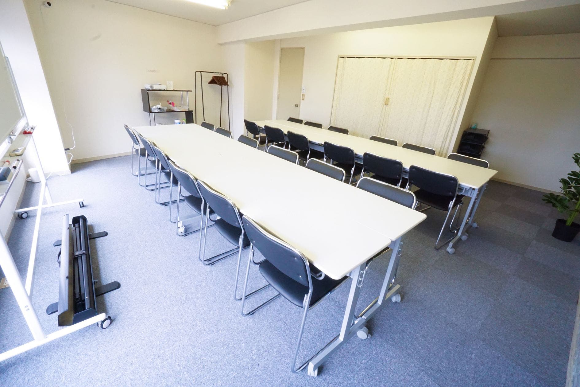 ＜ラテル会議室＞27名収容♪名古屋駅徒歩5分♪wifi/プロジェクタ/スクリーン無料！会議/研修/セミナー/ボードゲームの写真8