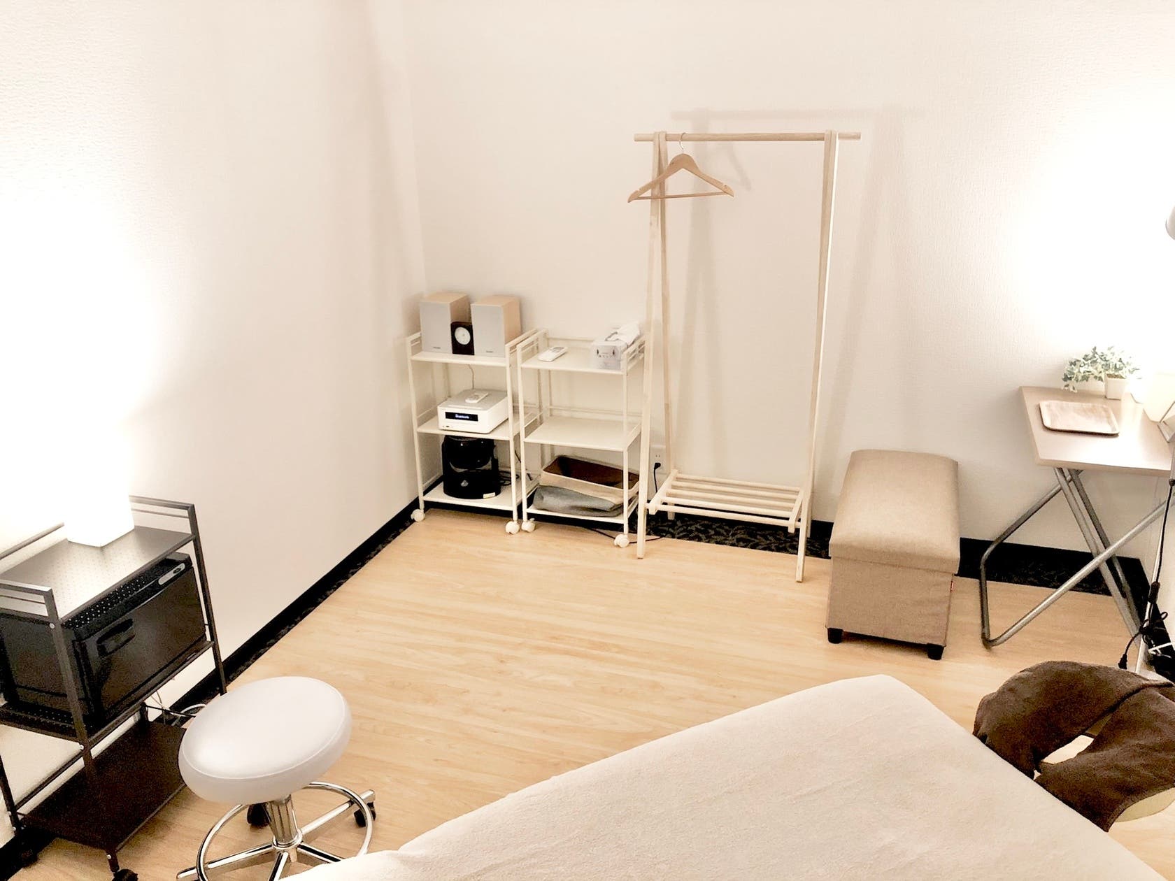 駅近✨梅田まで１駅✨きれいな個室✨格安1day割引＆８時間パック✨施術・勉強会・上映会にも✨LaQoo天神橋三丁目まんなか個室の写真5