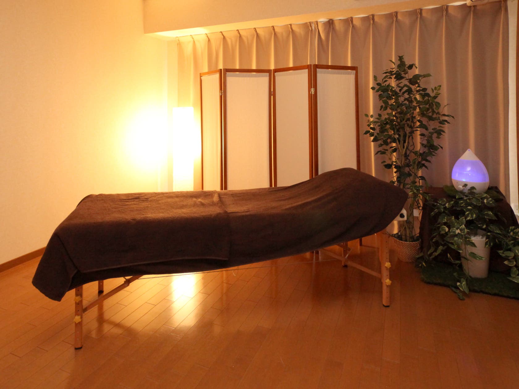 【人気】南森町駅１分✨大阪駅から１駅✨完全個室14帖の広々サロン✨施術ベッド4台まで対応✨講座・練習・体験会にも！の写真5