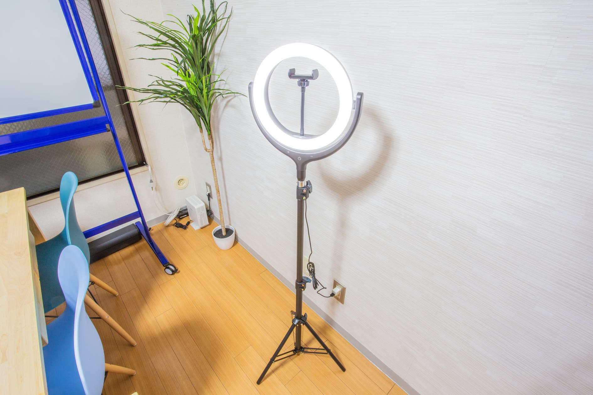 平日1999円～/土日祝2999円～/懇親会OK/駅２分/最大40名/冷蔵庫&キッチン付会議室/TVモニター/Wifiの写真13