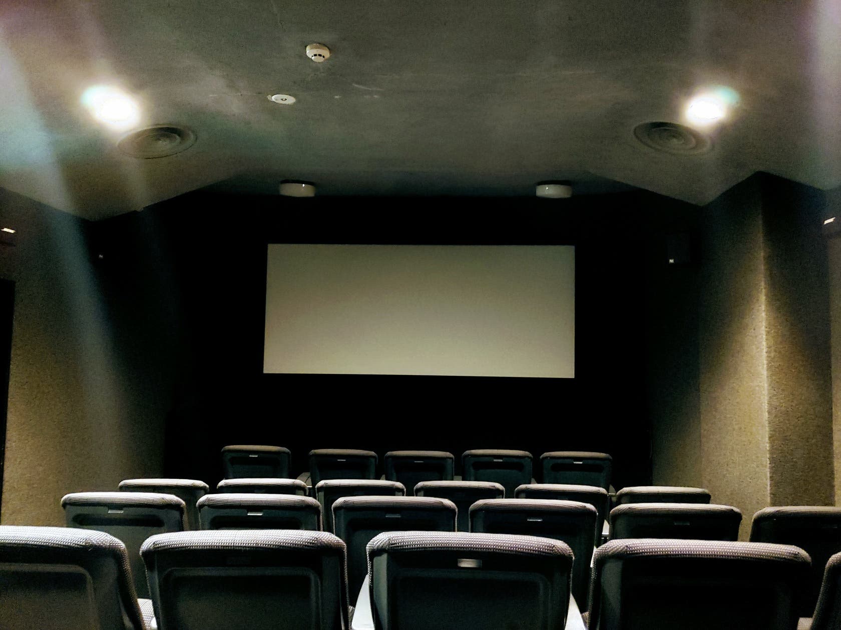 【銀座・新橋】コンパクトな上映スペースで、試写会・上映会・イベント・サプライズ利用はいかがでしょうか？の写真6