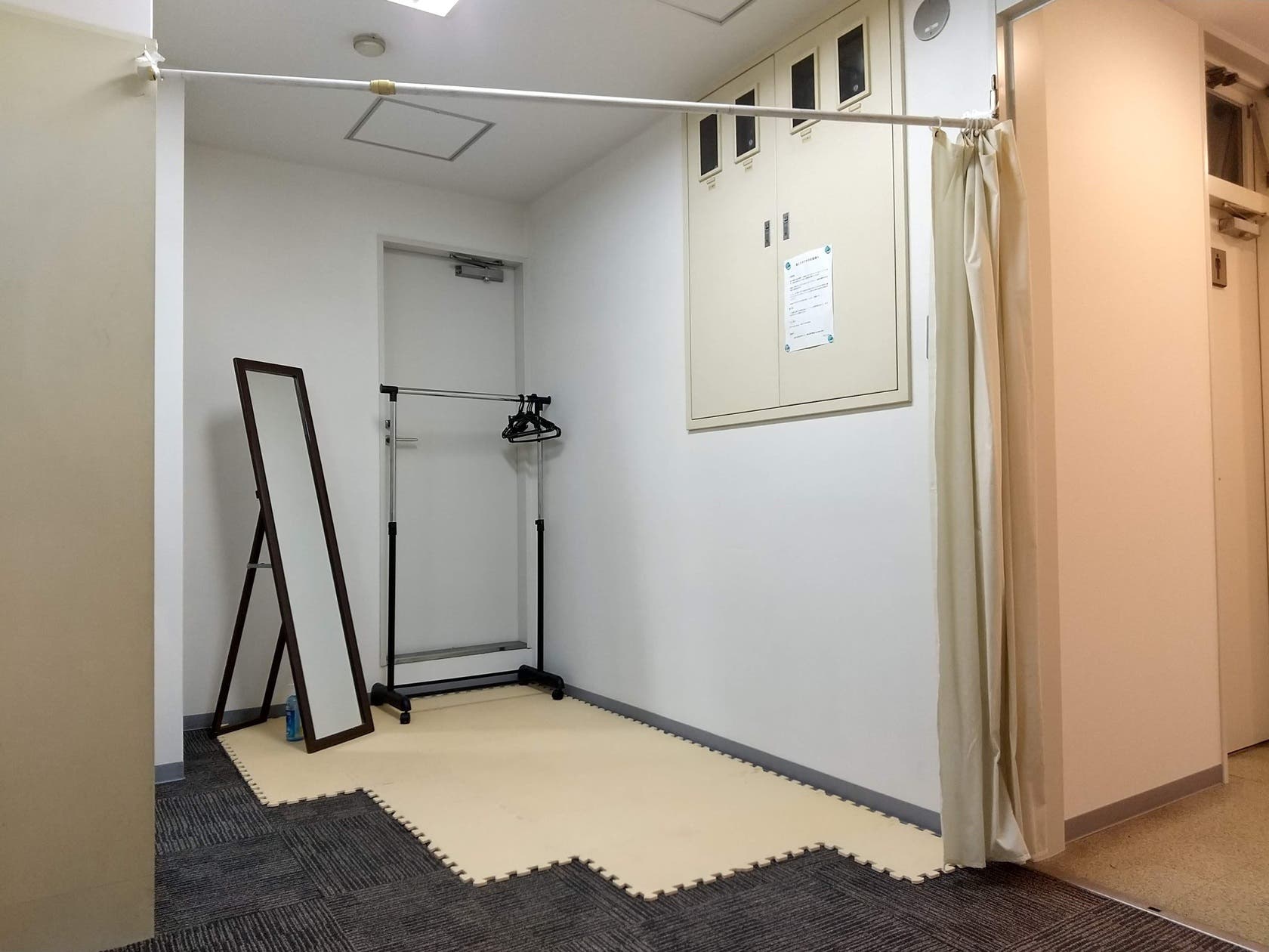 大阪・梅田周辺の高層ビル群をバックにした都会的なシーン撮影に最適なロケーション！の写真19