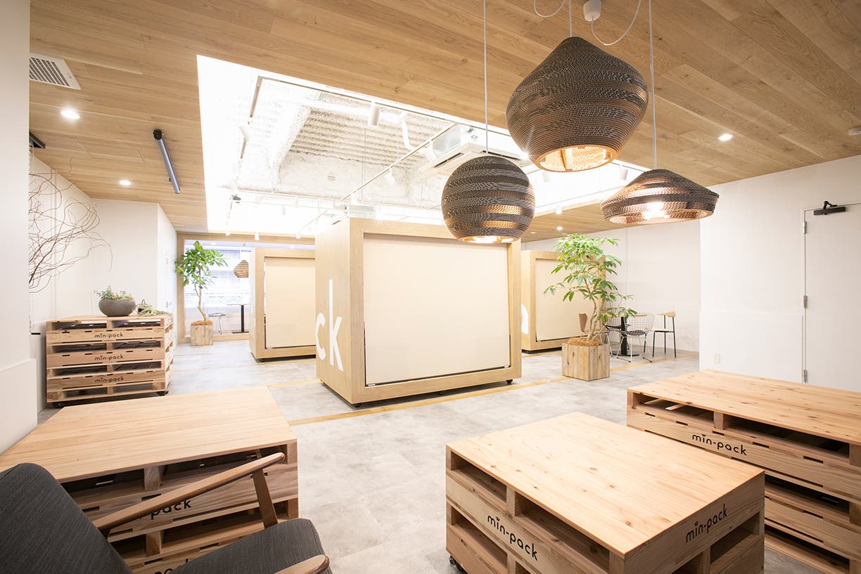 ［Personal Box C］最大4名様までご利用可能な半個室スペース。テレワークやミーティング、勉強などにも最適です。の写真2