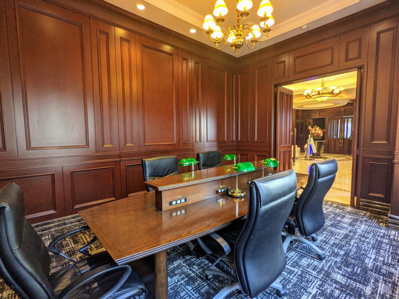 【ビジネスルーム】最大8名利用のミーティングルーム 会議・オフサイトミーティング・テレワーク・web会議に。駐車場無料の写真5