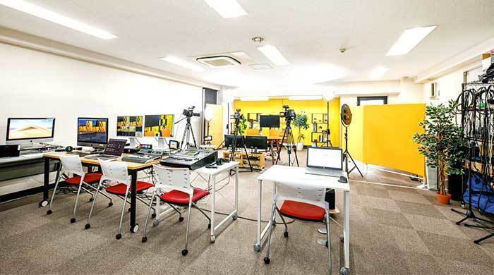 ２つの背景 × 豊富なセット、個性あふれる撮影体験。中央区築地の配信スタジオの写真12