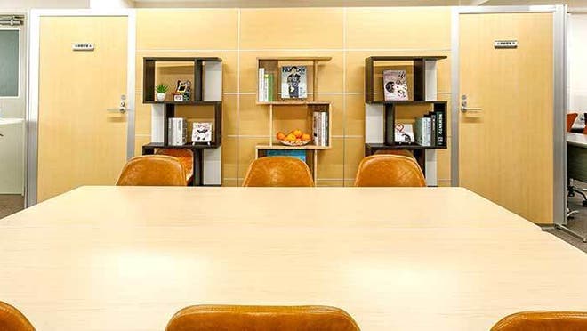 2つの背景 × 豊富なセット、個性あふれる撮影体験。中央区築地の配信スタジオの写真14