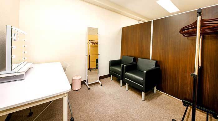 ２つの背景 × 豊富なセット、個性あふれる撮影体験。中央区築地の配信スタジオの写真15