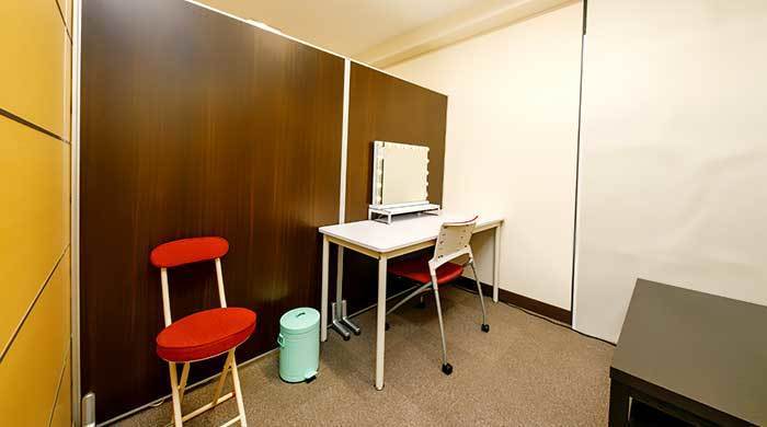 ２つの背景 × 豊富なセット、個性あふれる撮影体験。中央区築地の配信スタジオの写真16