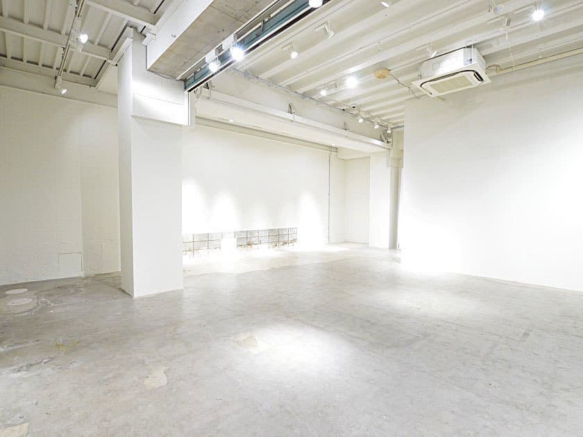 【B1F-B101】天井高約4mの開放感あふれる空間のスタジオ。心斎橋駅、本町駅すぐのレンタルスペース。【大阪市中央区】の写真9