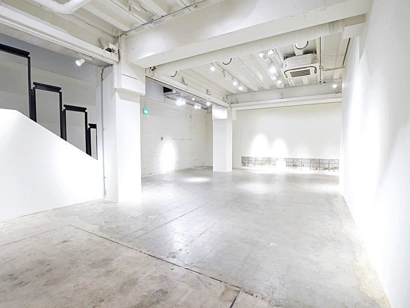 【B1F-B101】天井高約4mの開放感あふれる空間のスタジオ。心斎橋駅、本町駅すぐのレンタルスペース。【大阪市中央区】の写真6