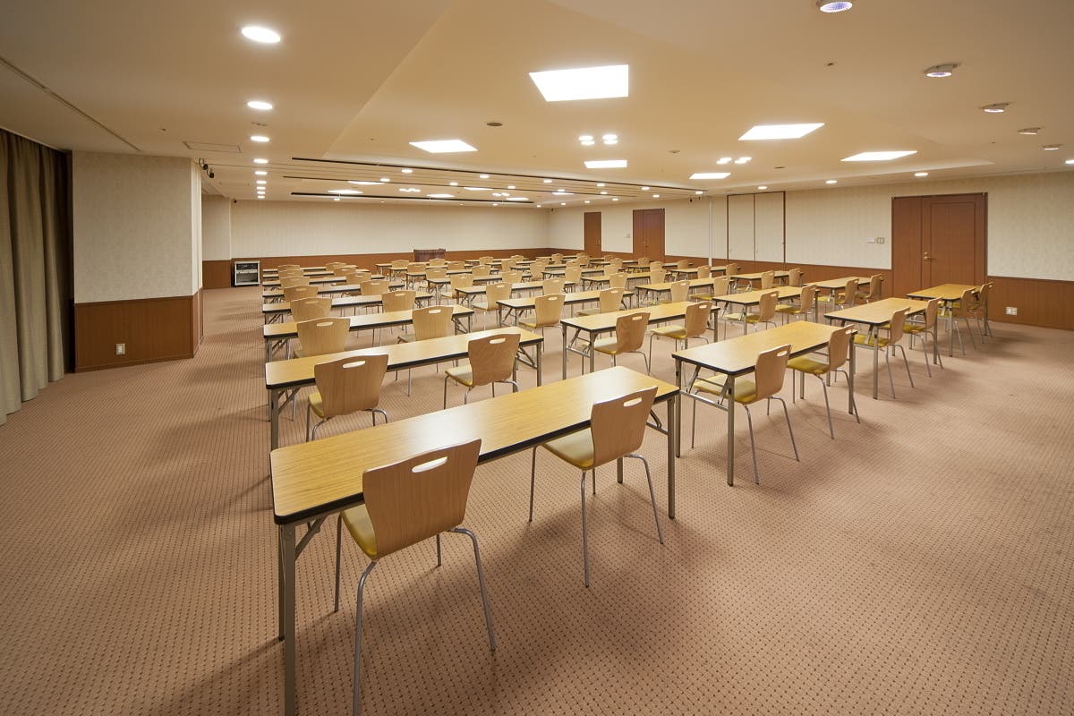 ハートンホール本町 旧伊藤忠ビルB1【スカーレット1+2】の写真1