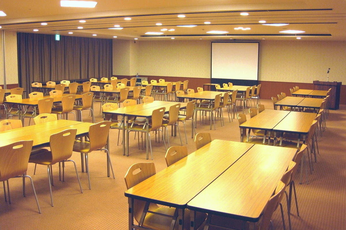 ハートンホール本町 旧伊藤忠ビルB1【スカーレット1+2】の写真2