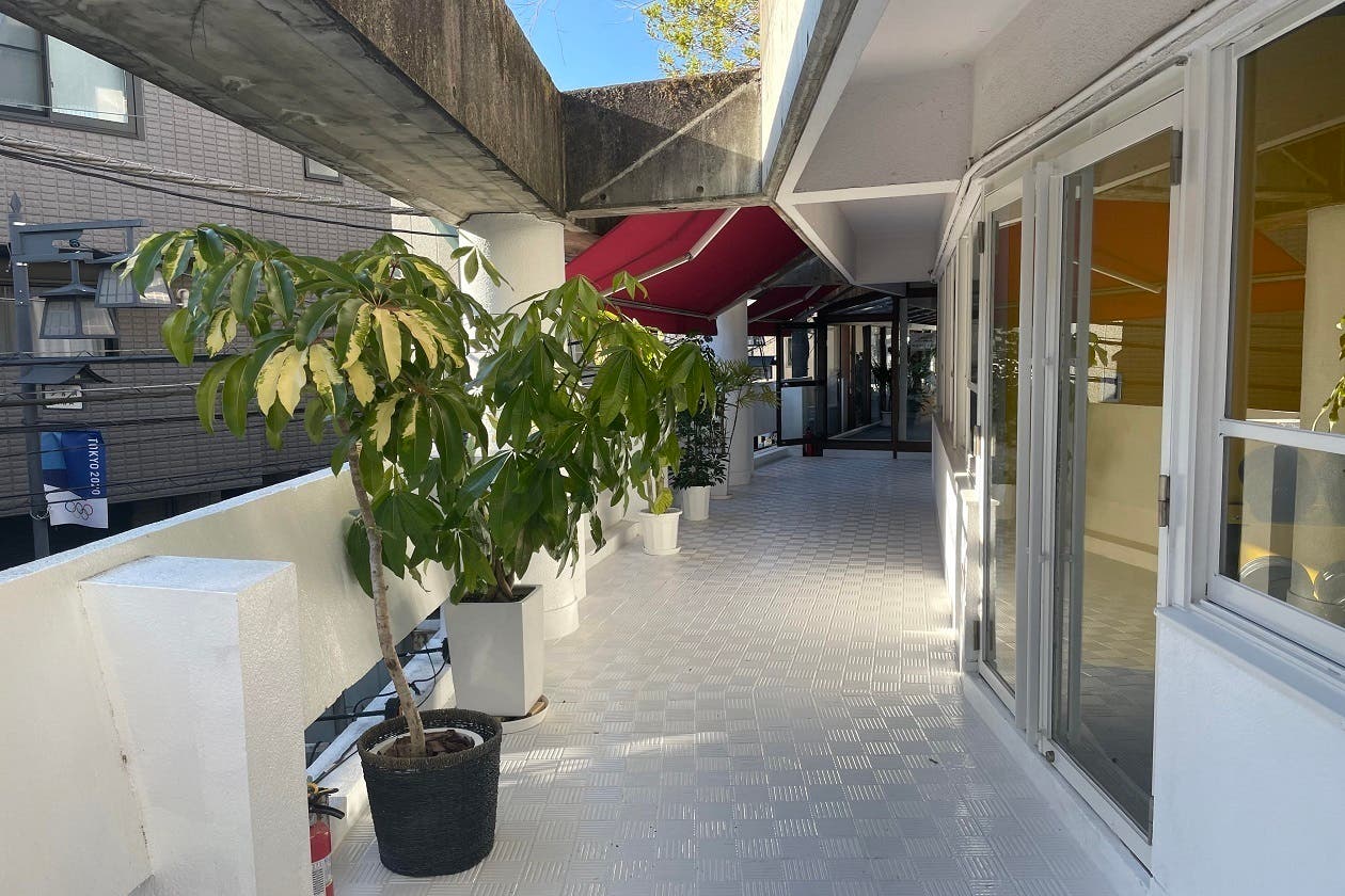 【参宮橋徒歩1分】好立地の広々空間！イベント/撮影/会議/パーティ利用に。ウッド調のおしゃれスペース<革命と鍛錬>の写真8