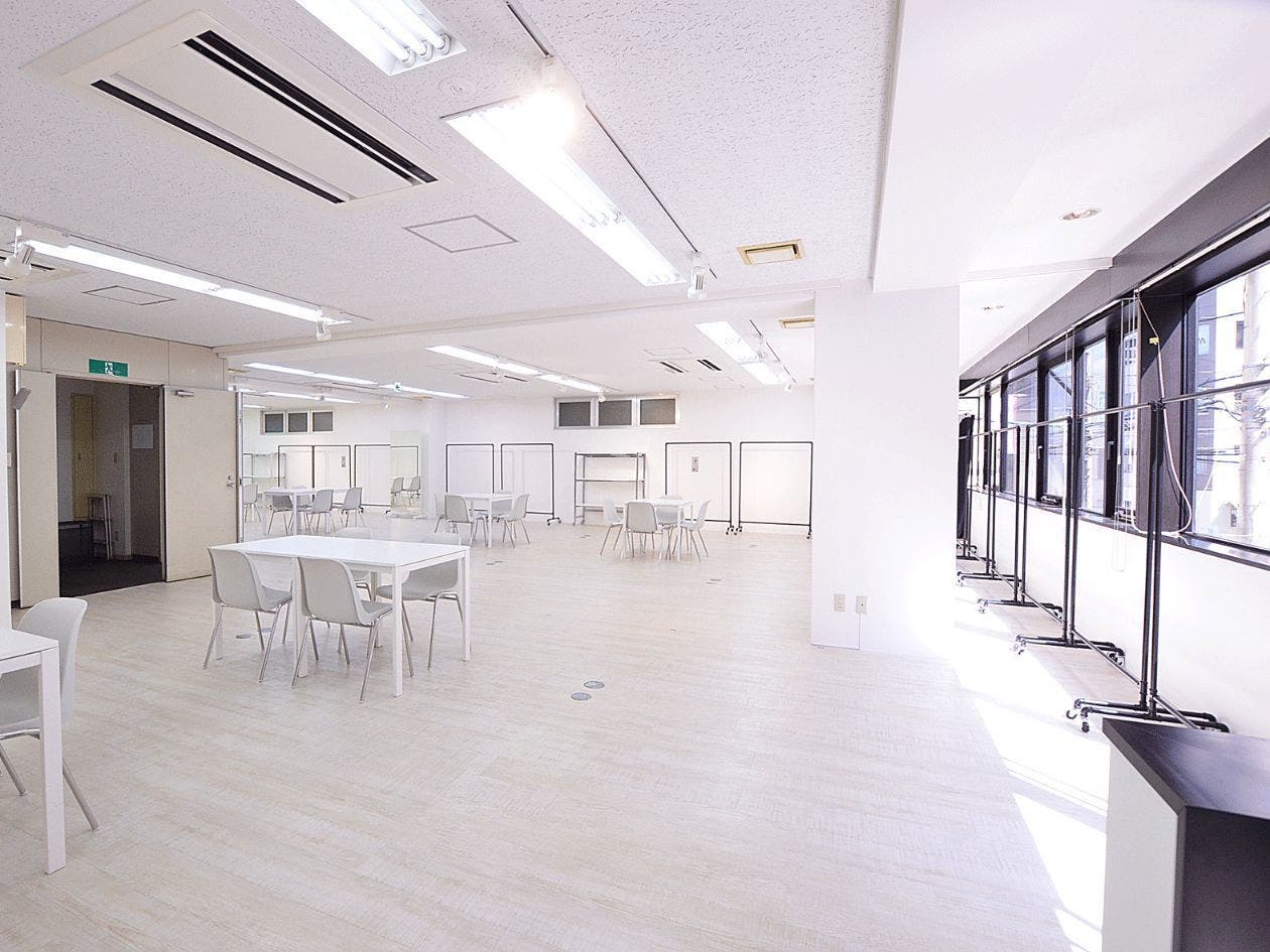 【2F-ワンフロア】南向きの窓から自然光がたっぷり差し込む、日当たり良好の明るい撮影スタジオ。【大阪市中央区】の写真5