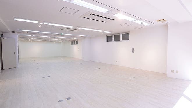 【2F-ワンフロア】南向きの窓から自然光がたっぷり差し込む、日当たり良好の明るい撮影スタジオ。【大阪市中央区】の写真3