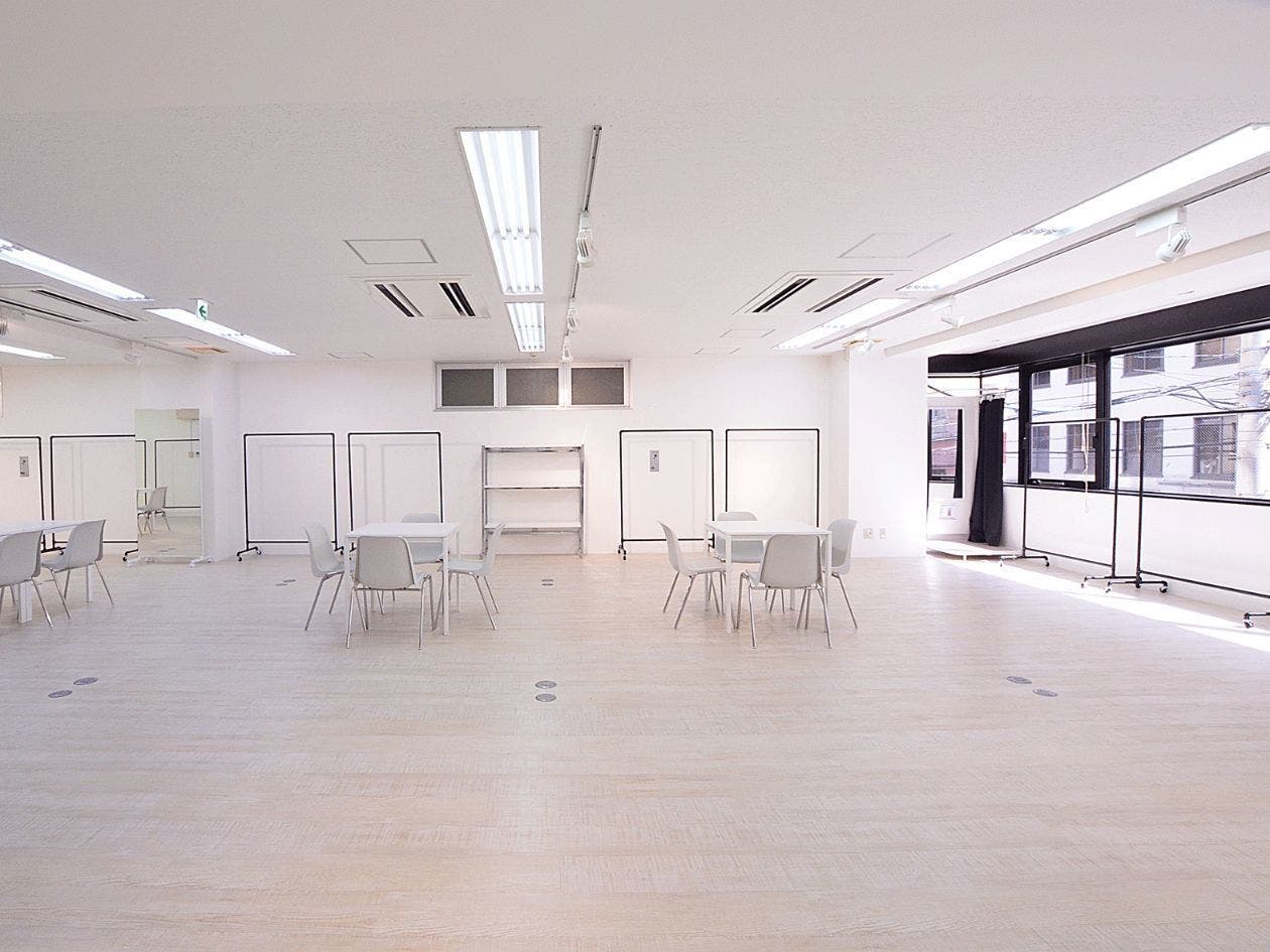 【2F-202】南向きの窓から自然光がたっぷり差し込む、日当たり良好の明るい撮影スタジオ。【大阪市中央区】の写真6