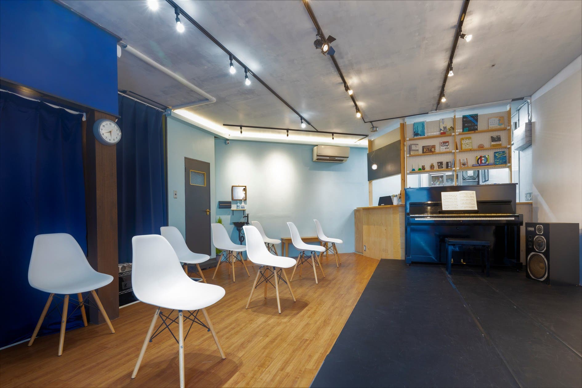 音出し自由！ステージつきライブカフェ風スペース♪練習撮影配信オフ会などに！の写真14