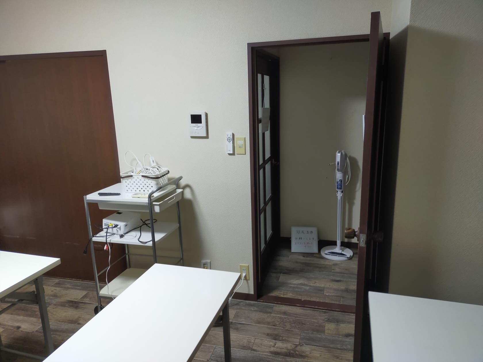 ≪ルームB≫会議やミニセミナー等！7人位が快適！最大14人席のボードゲームパーティーゲーム充実のレンタルスペースの写真7